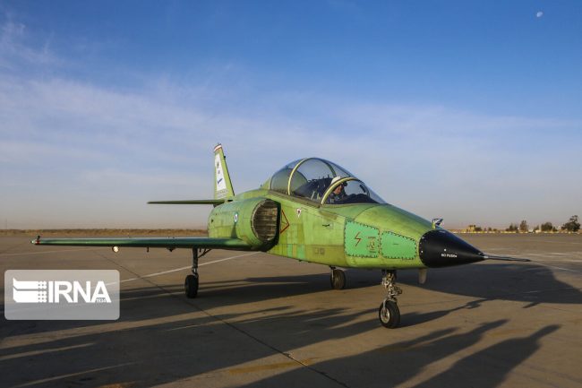 IMAGENS: Novo jato de treinamento iraniano Yasin realiza primeiro voo ...