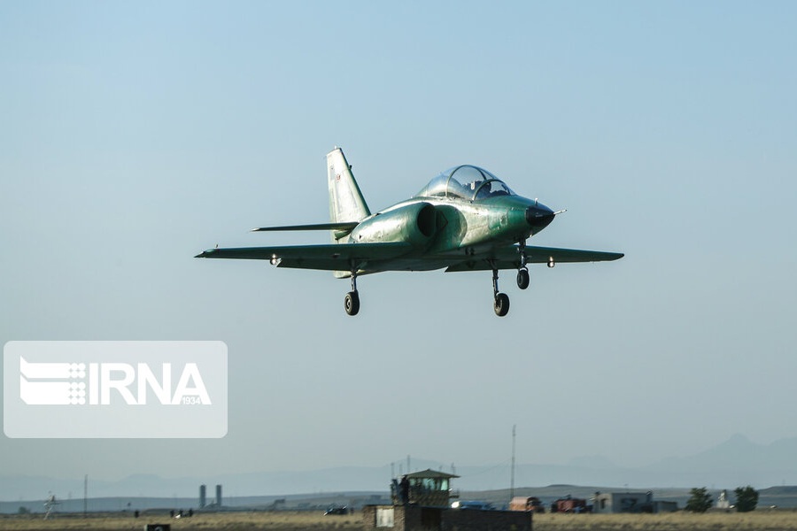 IMAGENS: Novo jato de treinamento iraniano Yasin realiza primeiro voo ...