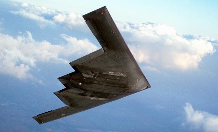 USAF vem testando um novo drone secreto do tamanho e formato de um B-2 ...