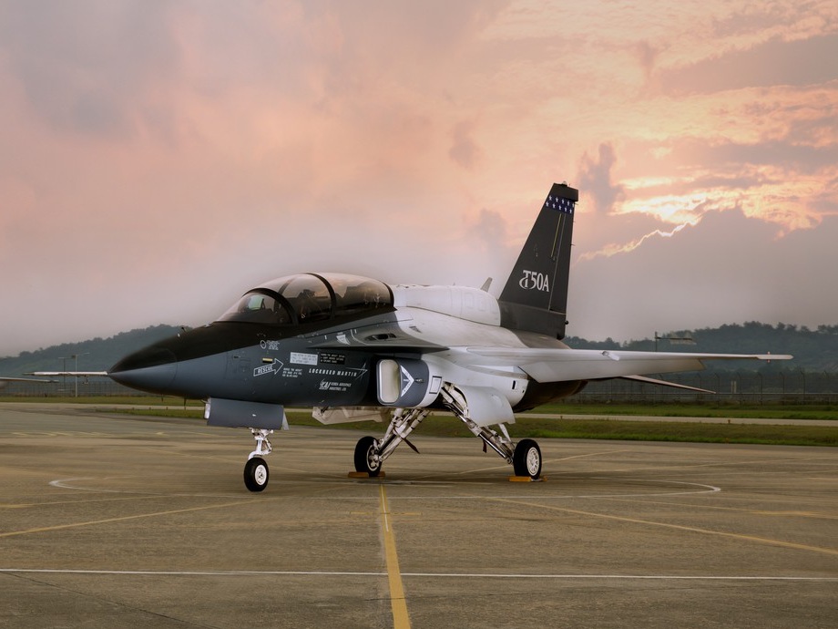 Bulgária avalia adquirir o treinador T-50 Golden Eagle, incluindo sua ...