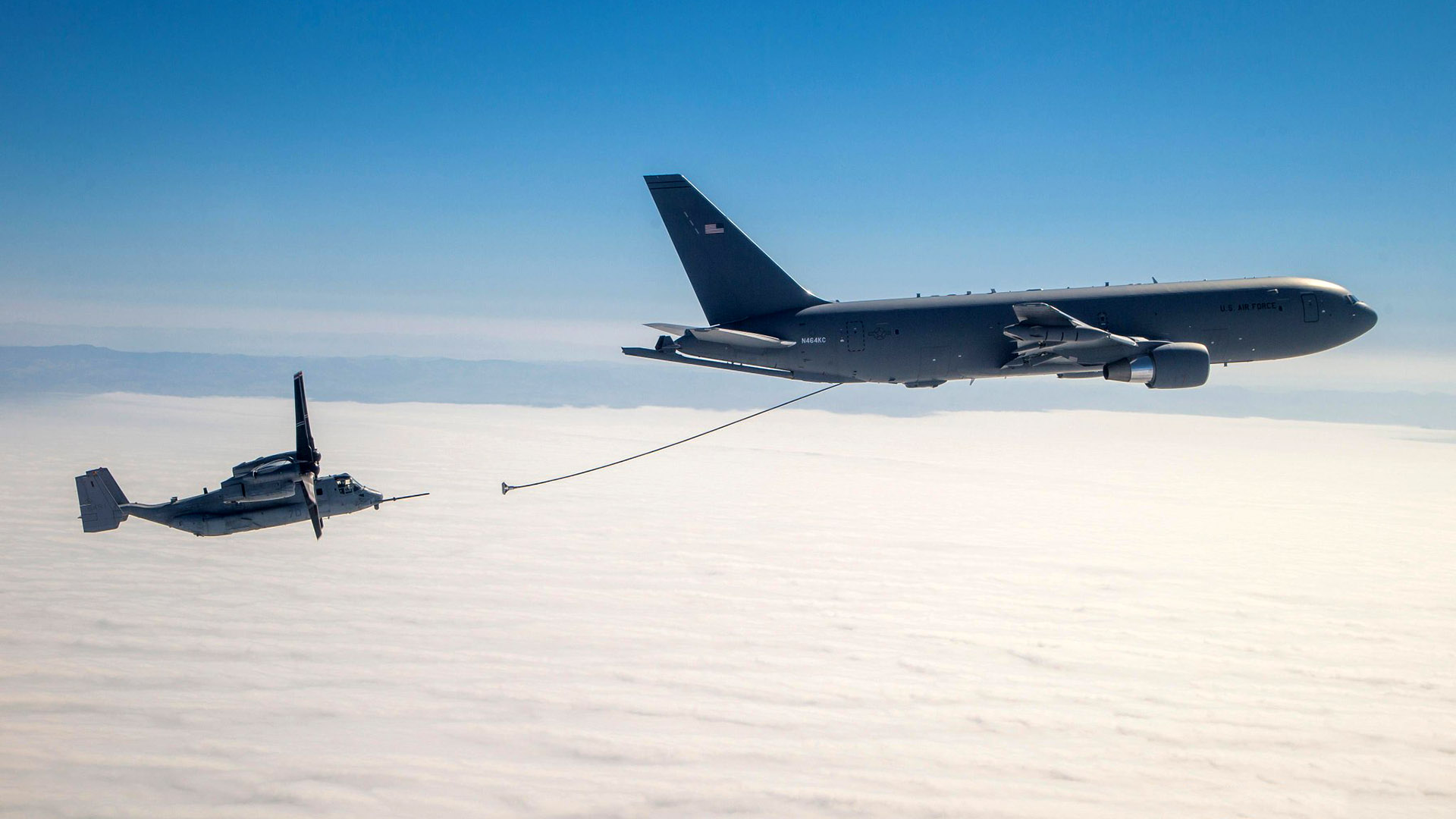 Boeing conclui certificação de reabastecimento aéreo entre o KC-46 e o ...