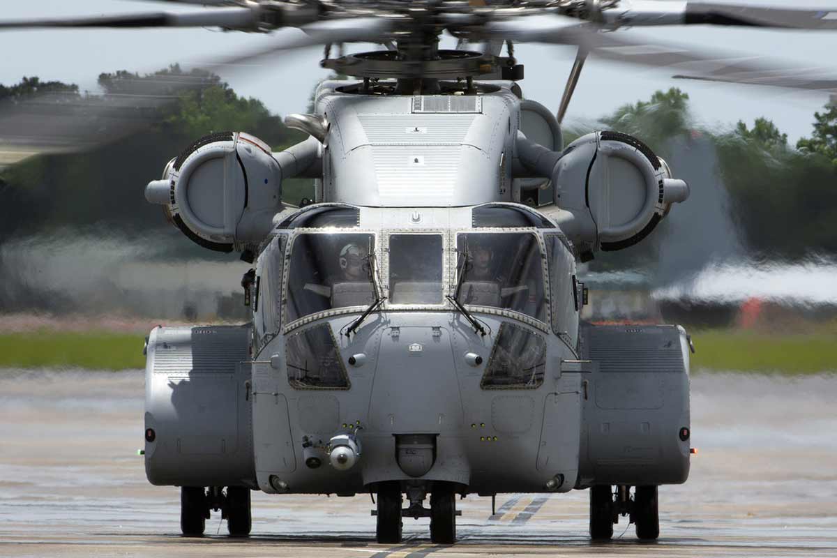 Equipe conjunta resolve problemas de integração de motores do CH-53K ...