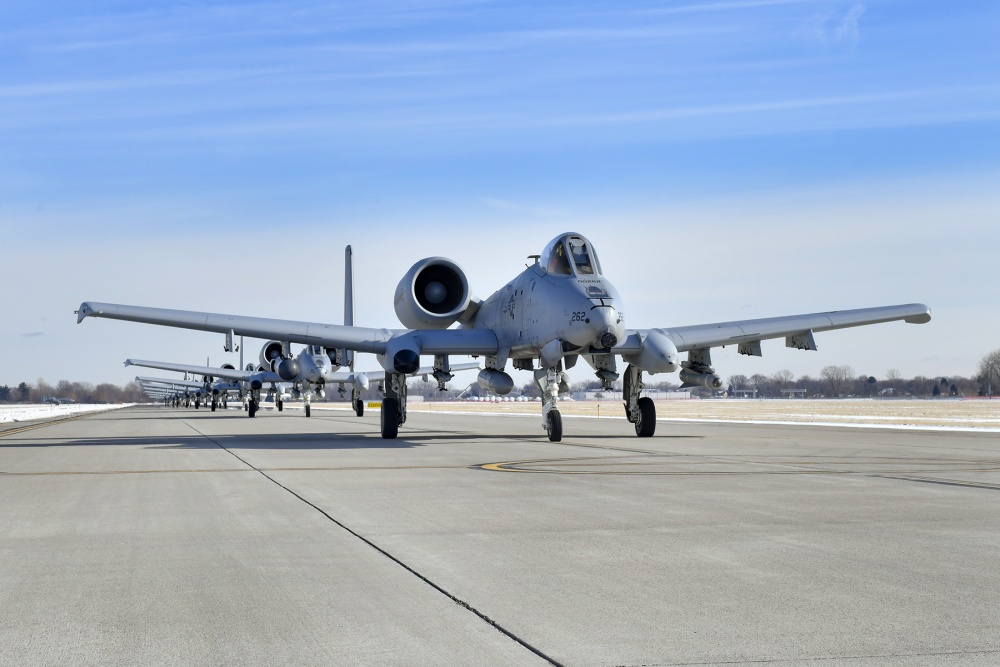 IMAGENS: USAF realiza “Elephant Walk” com jatos de combate A-10 Warthog ...