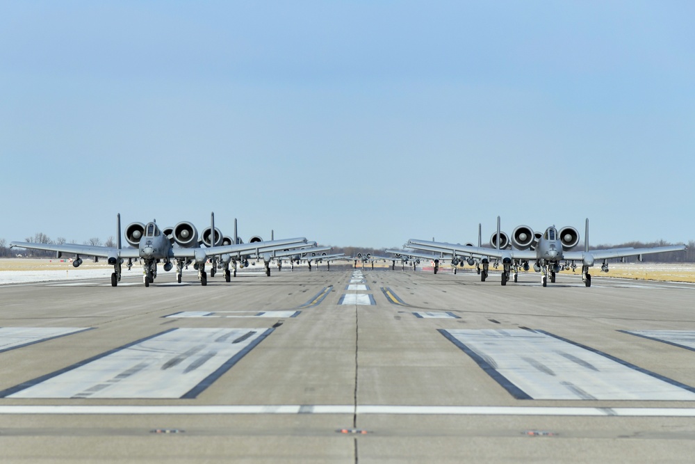 IMAGENS: USAF realiza “Elephant Walk” com jatos de combate A-10 Warthog ...