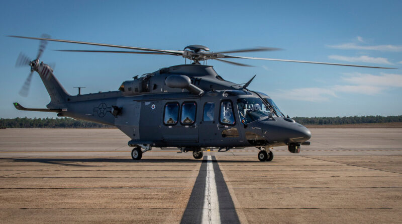 Leonardo entrega o 300º helicóptero AW139, uma variante MH-139A Gray ...