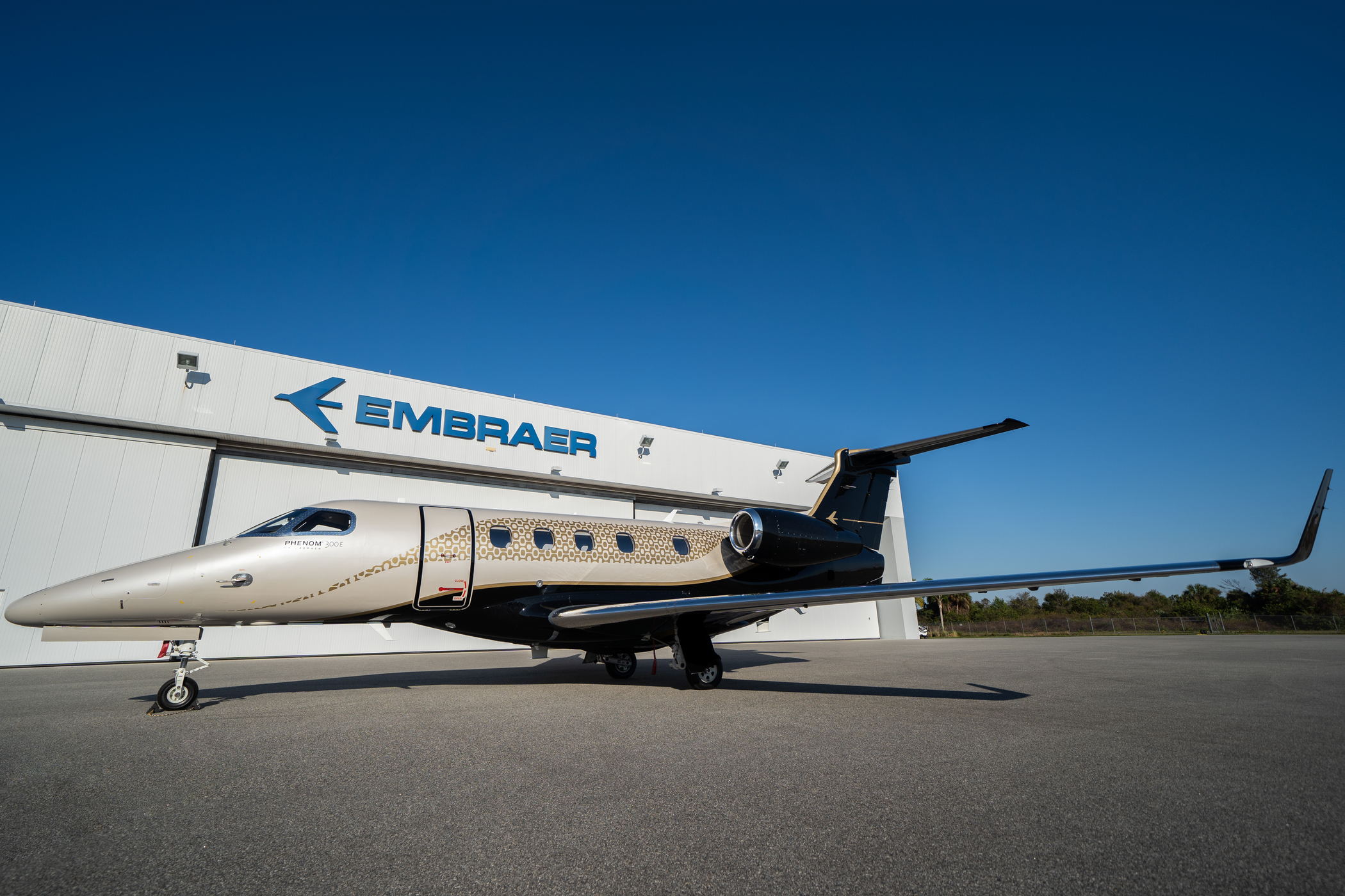 Novo Phenom 300E recebe certificação tripla da ANAC, EASA e FAA – Cavok ...