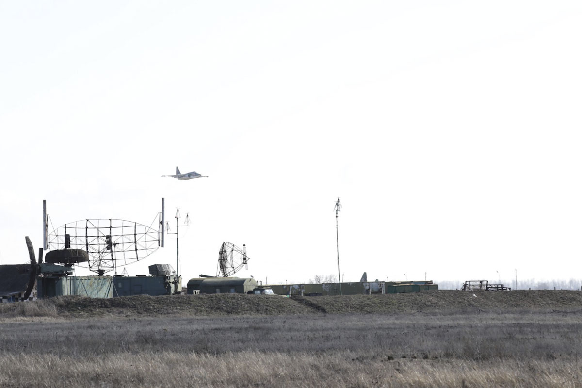IMAGENS: Pilotos russos treinam com jatos Su-25SM3 usando o novo ...
