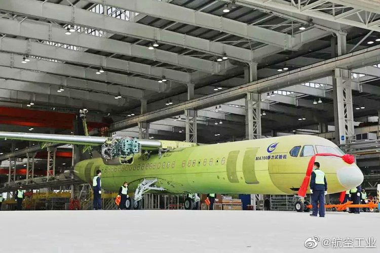 IMAGENS E VÍDEO: AVIC entrega primeiro protótipo do turboélice regional ...