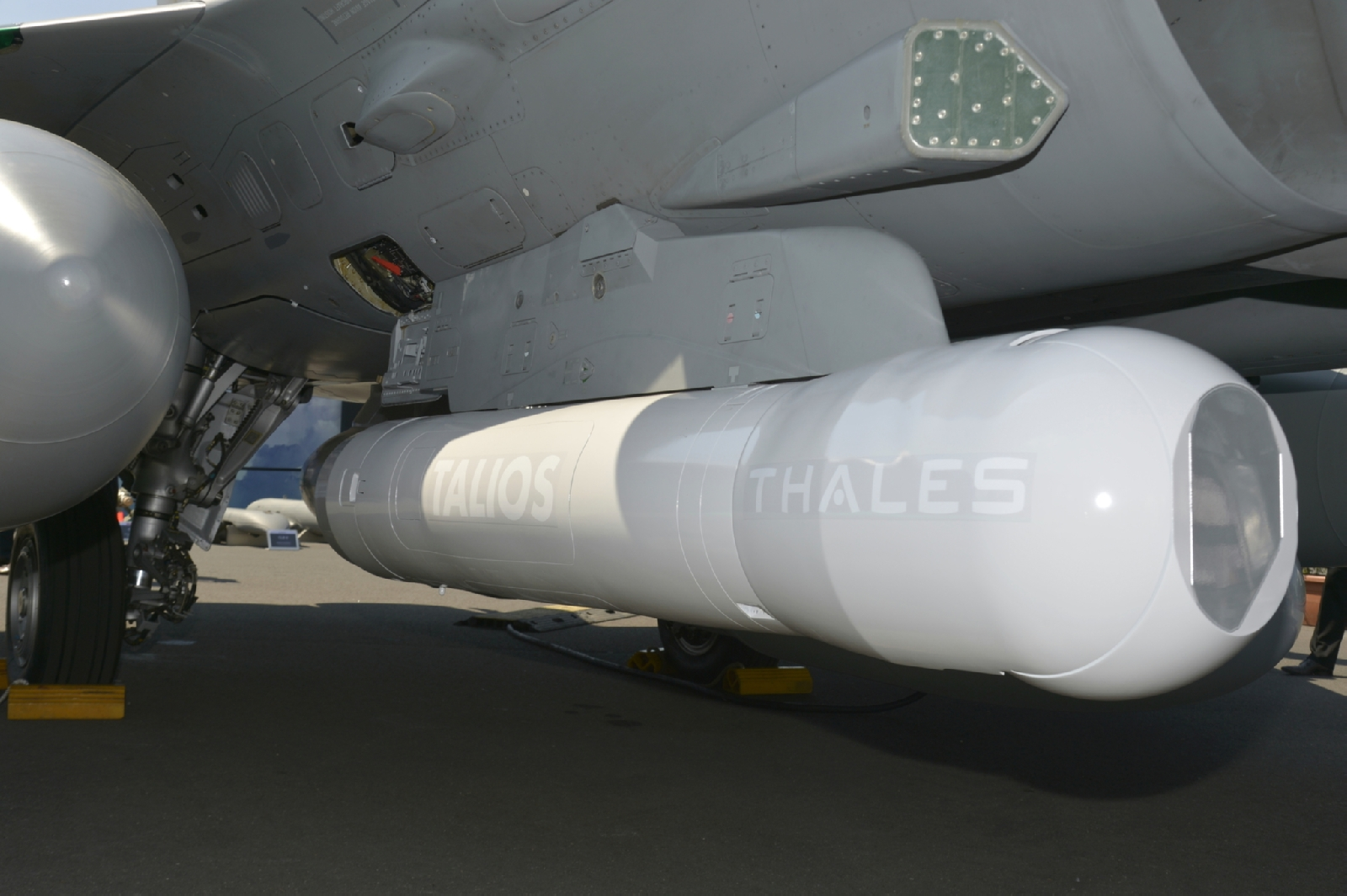 Pod de designação a laser de nova geração TALIOS embarca no porta ...