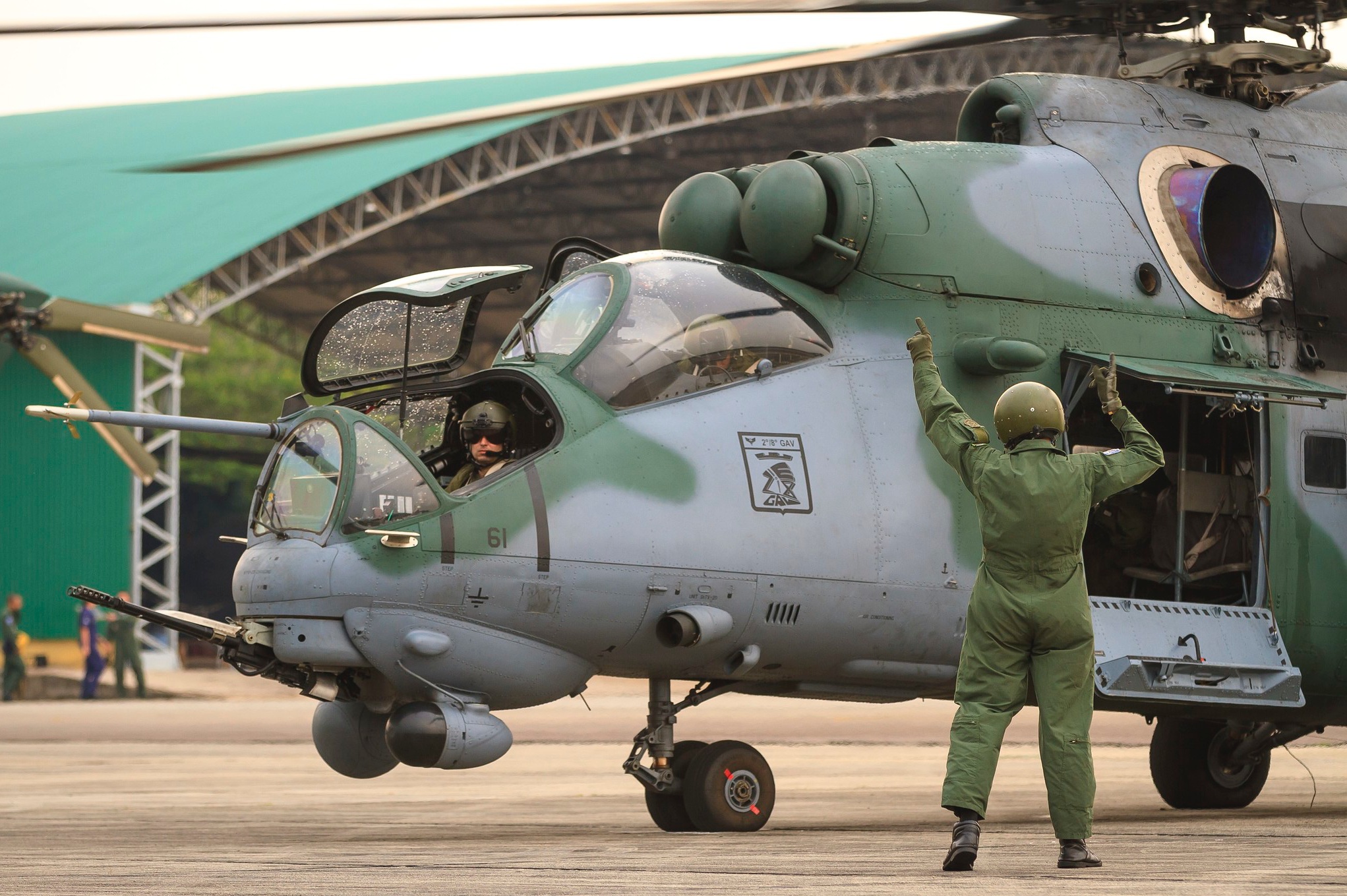 Há 10 anos, helicóptero AH-2 Sabre era incorporado à Força Aérea ...