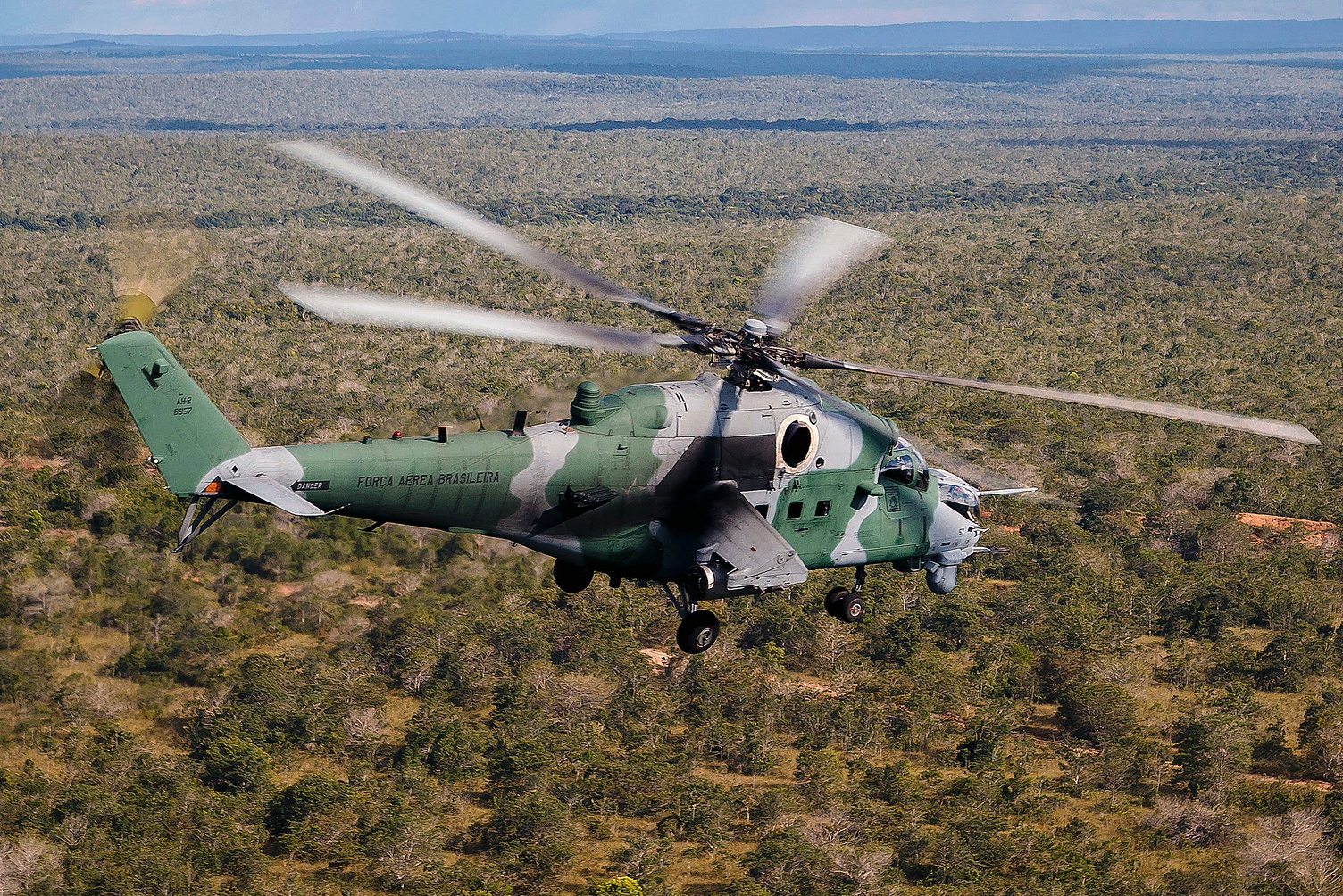 Há 10 anos, helicóptero AH-2 Sabre era incorporado à Força Aérea ...