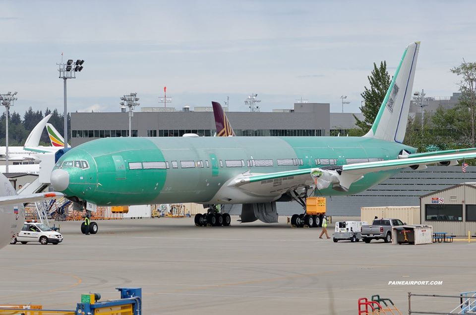 IMAGEM: Primeiro 777X da Lufthansa é visto na linha de voo em Paine ...