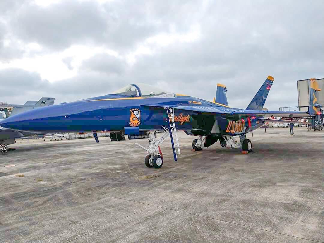 Divulgadas primeiras imagens do novo F/A-18E Super Hornet dos Blue ...