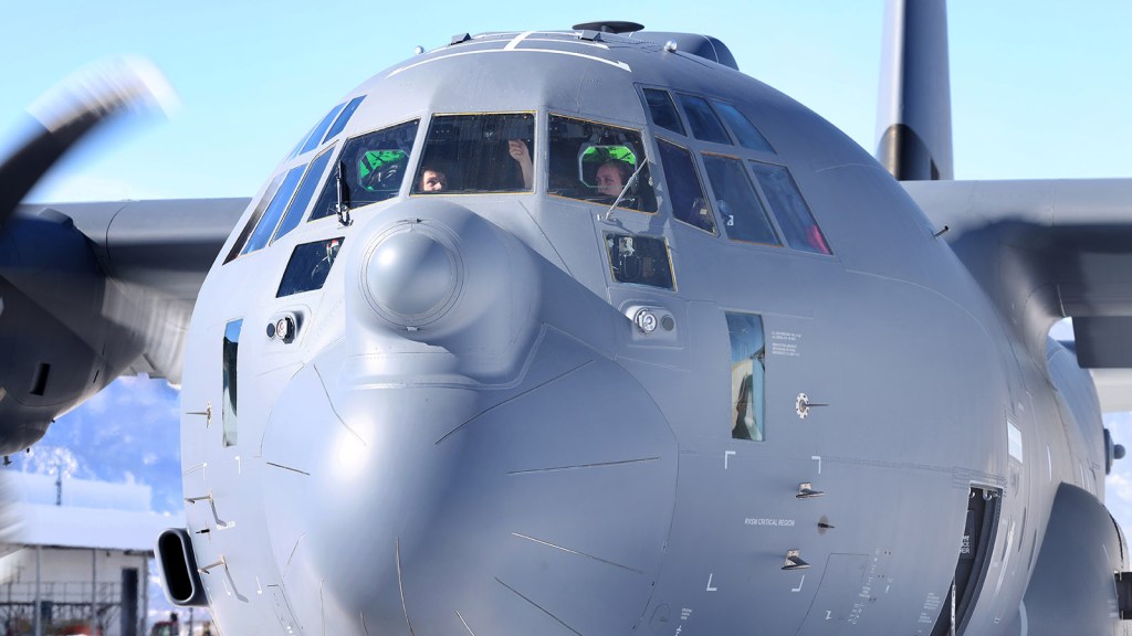 Sierra Nevada entrega primeiro MC-130J Commando II com AbMN para o ...