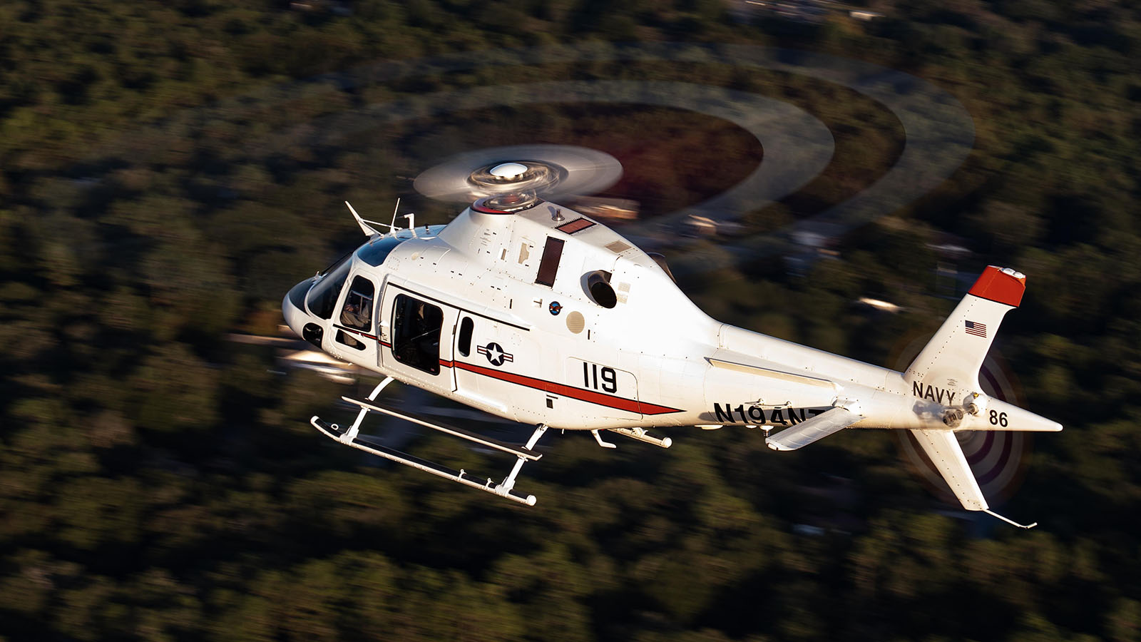 Marinha dos EUA inicia treinamento de instrutores no helicóptero TH-73A ...