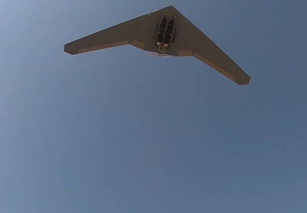 Irã apresenta em exercício seus dois novos drones, cópias do RQ-170 ...