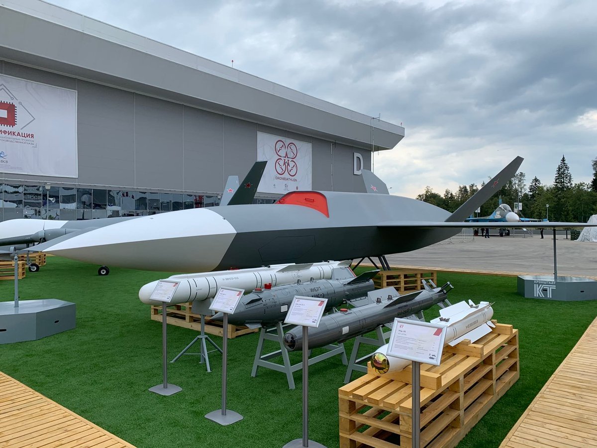 Rússia apresenta sua versão de “Loyal Wingman” furtivo de combate ...