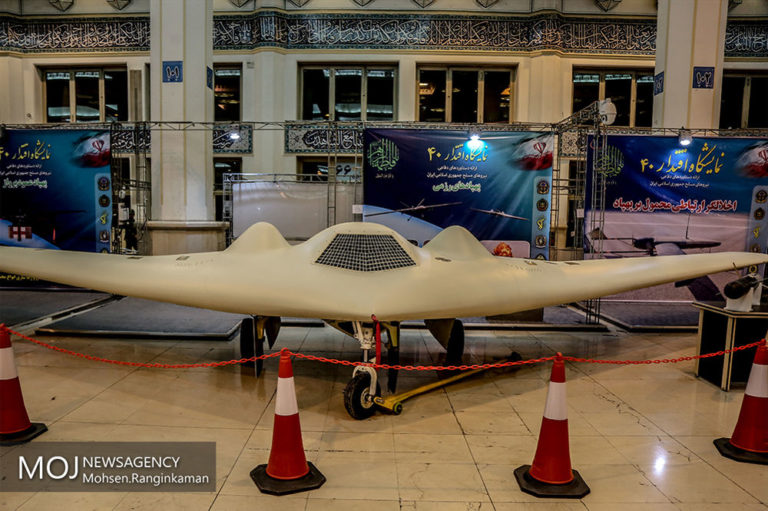Irã apresenta em exercício seus dois novos drones, cópias do RQ-170 ...