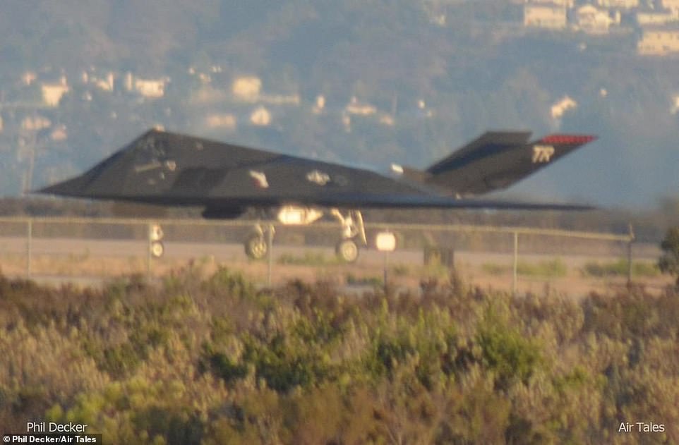 IMAGENS: Depois de aposentados em 2008, jatos F-117 continuam voando e ...
