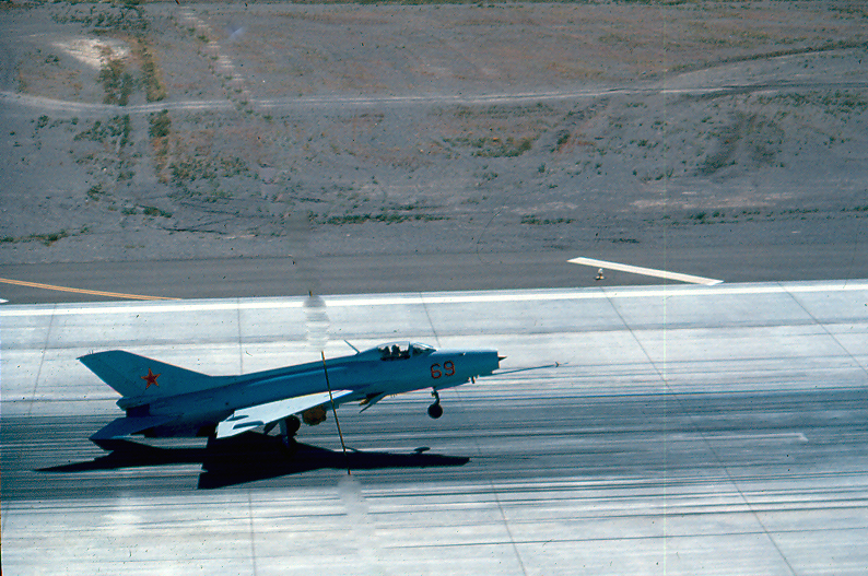 CONSTANT PEG: A história de voar contra os caças secretos soviéticos da ...