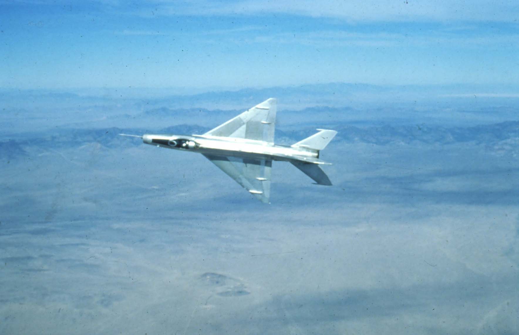 CONSTANT PEG: A história de voar contra os caças secretos soviéticos da ...