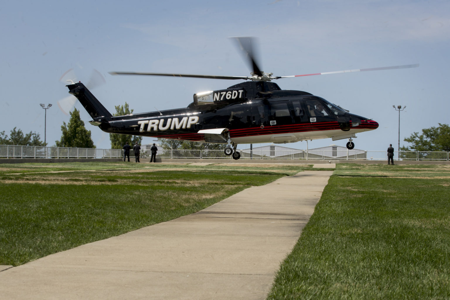 Helicóptero Sikorsky S-76B do presidente dos EUA, Donald Trump, está à ...