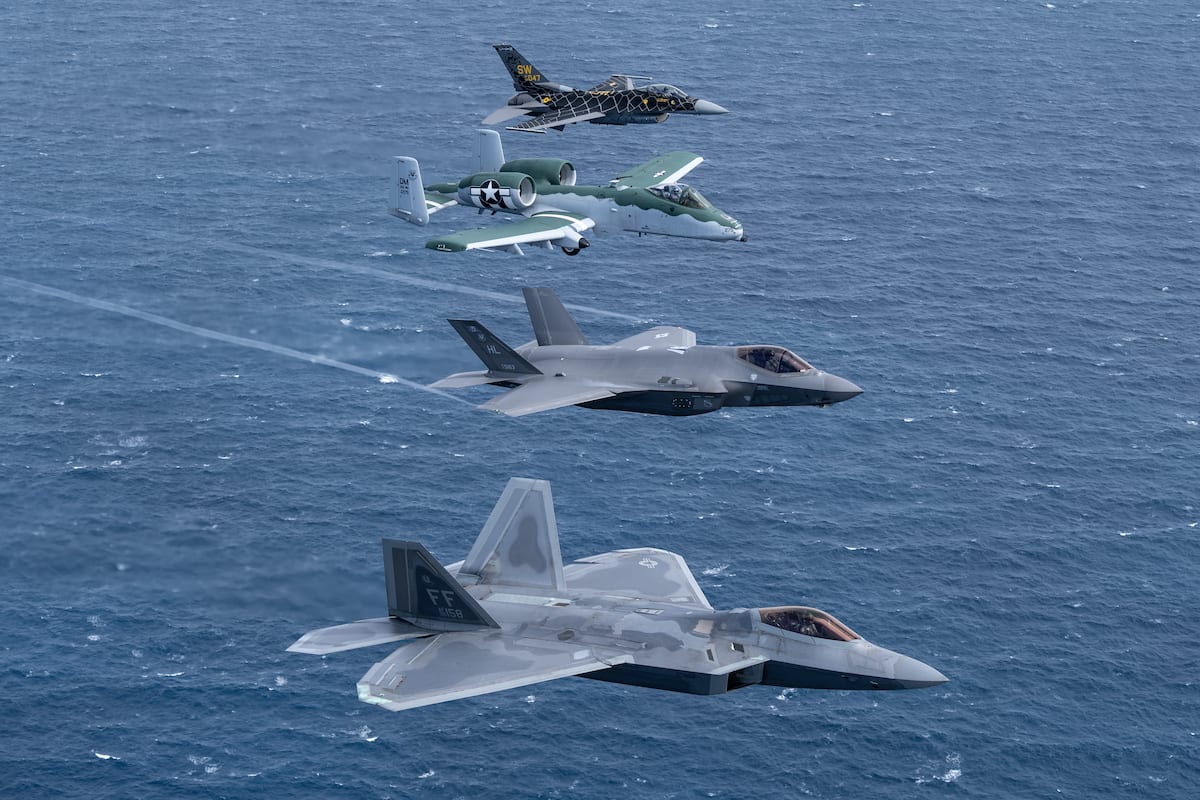 Imagens incríveis dos quatro jatos de equipes de demonstração tática da ...
