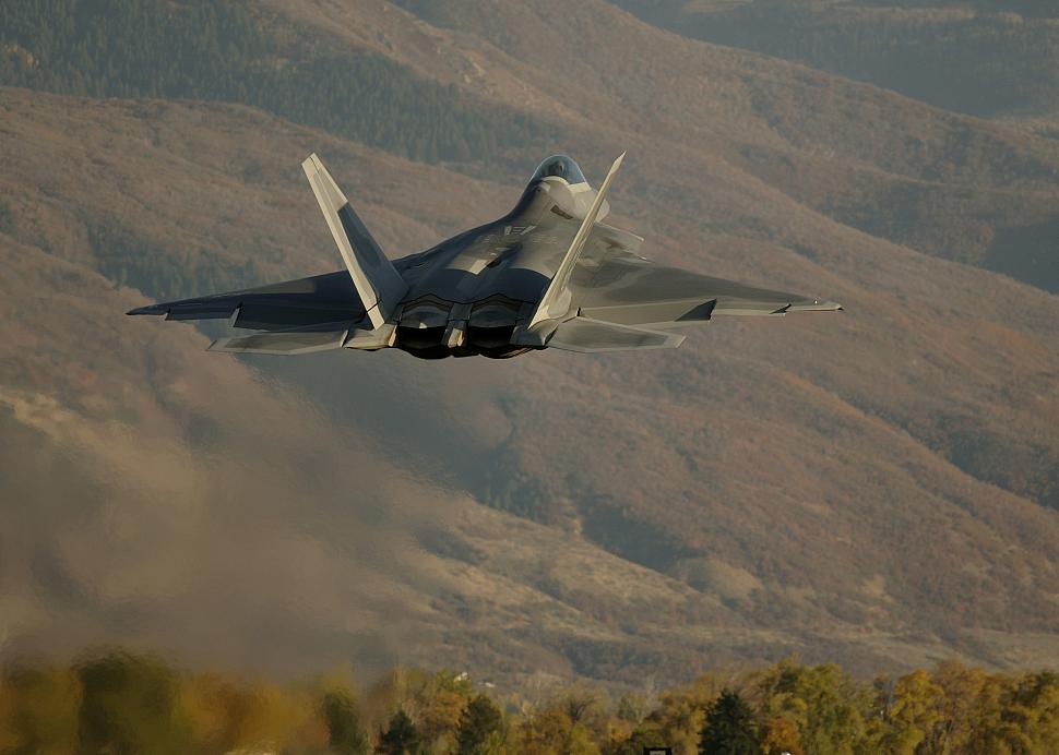 Autoridades israelenses negam venda do caça americano F-22 Raptor para ...