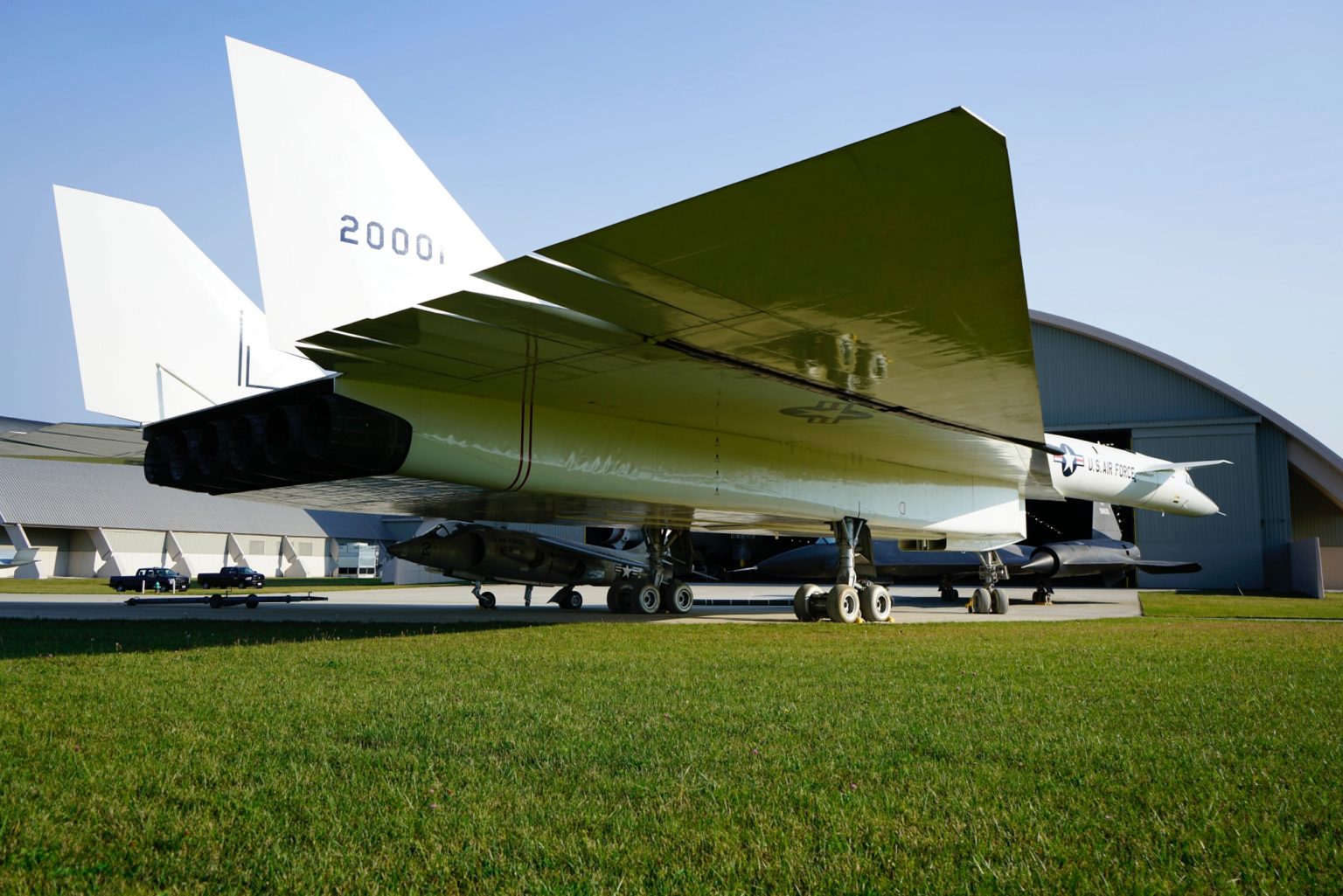 VÍDEO: Único bombardeiro supersônico XB-70 Valkyrie é retirado do ...
