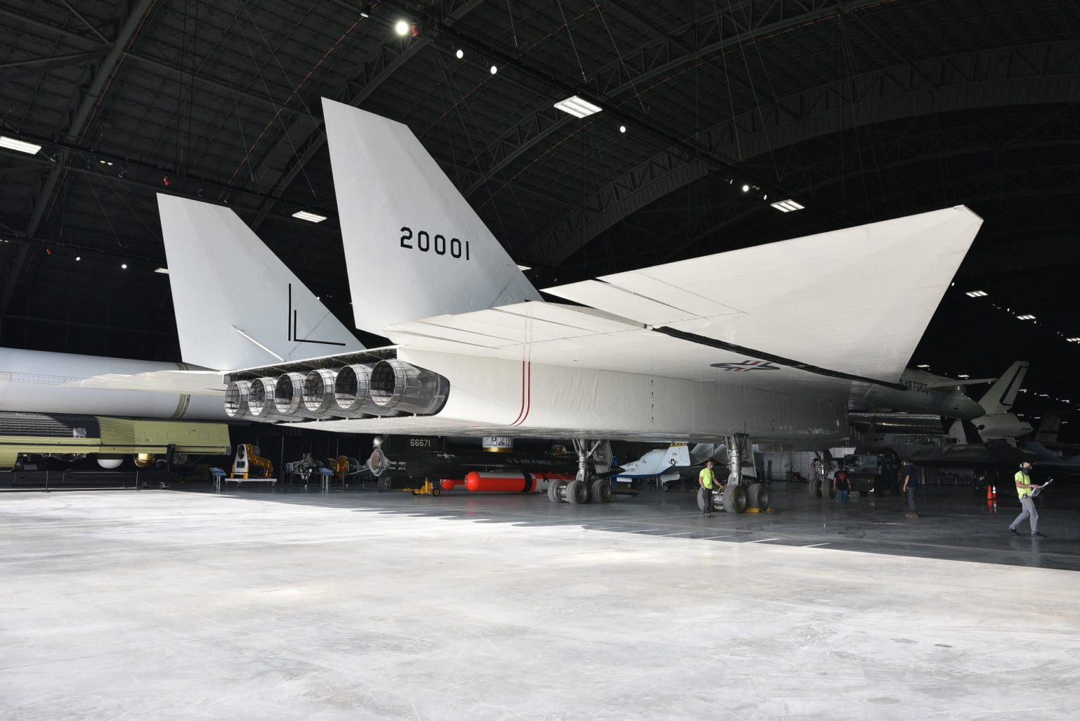 VÍDEO: Único bombardeiro supersônico XB-70 Valkyrie é retirado do ...