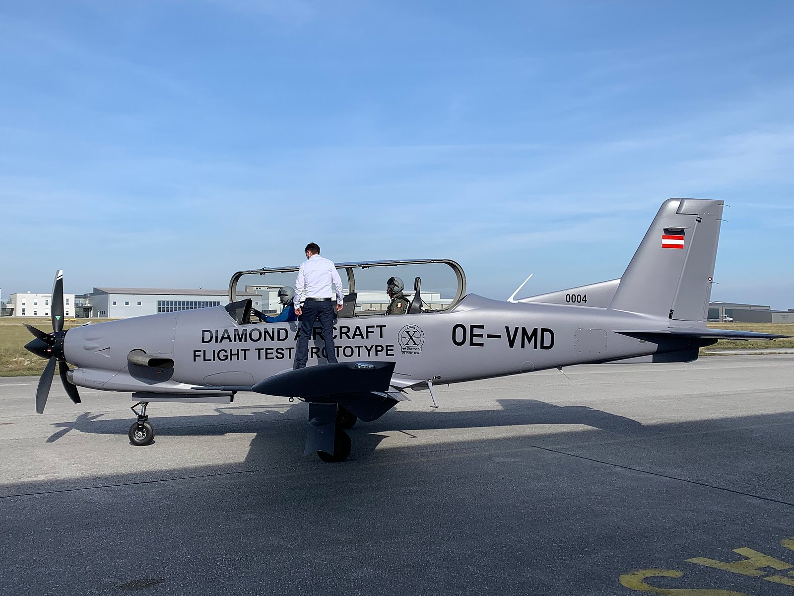 Bélgica avalia aeronave de treinamento DART-550 da Diamond Aircraft ...