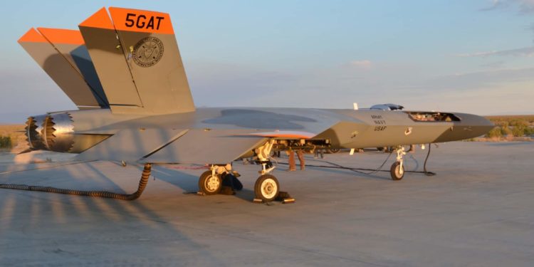 Drone de alvo aéreo de próxima geração 5GAT caiu no primeiro voo ...