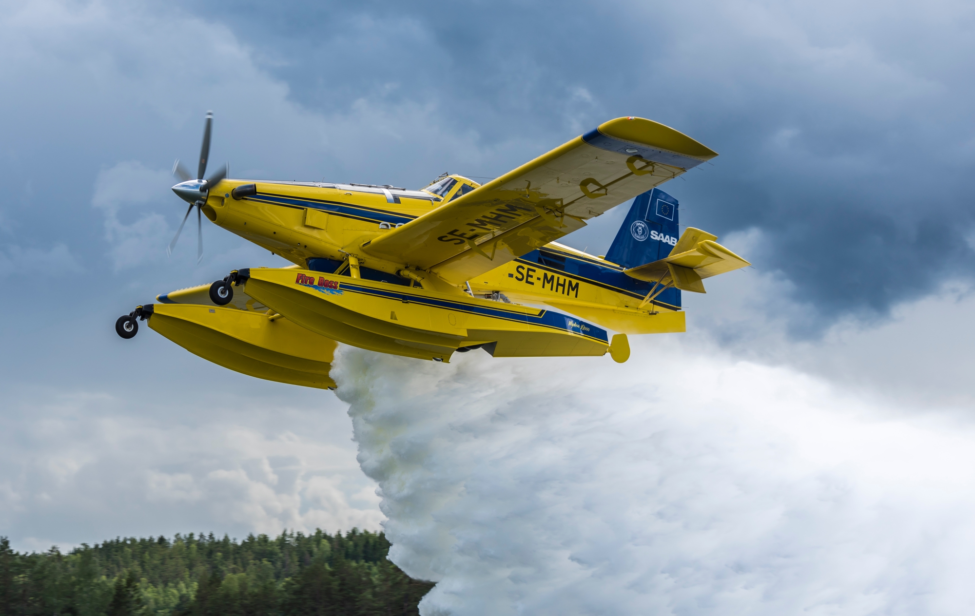 Suécia encomenda mais duas aeronaves AT-802F de combate a incêndio ...