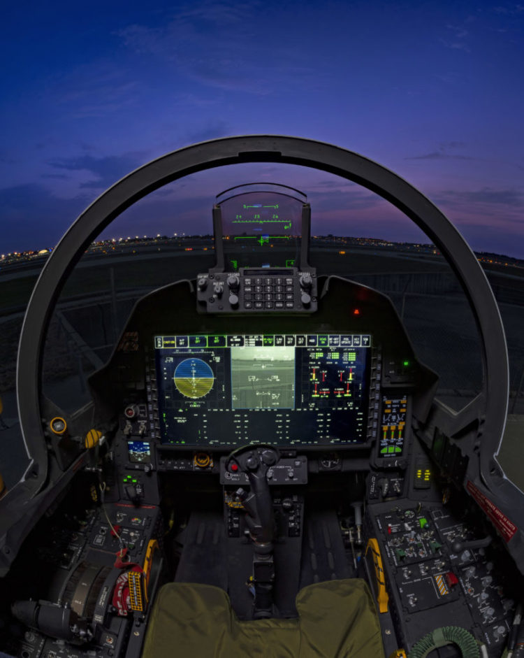 Boeing divulga o vídeo do voo inaugural do primeiro F-15EX da USAF ...