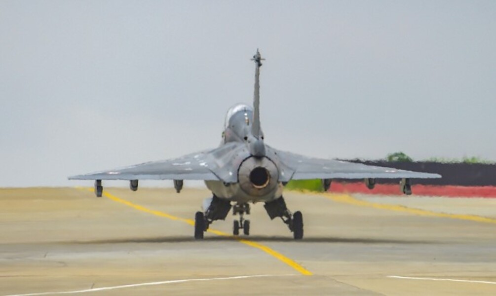 HAL revela que o Tejas Mark II será lançado no próximo ano e os testes ...