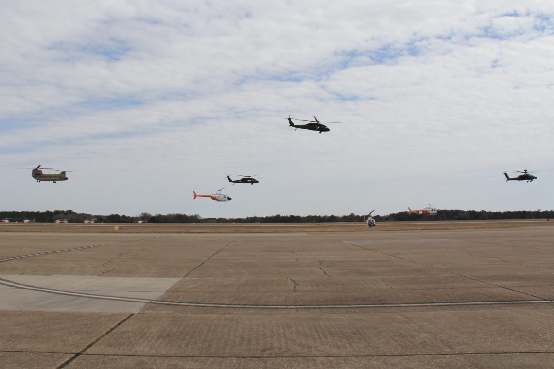 Exército dos EUA aposenta seus helicópteros de treinamento TH-67 Creek ...
