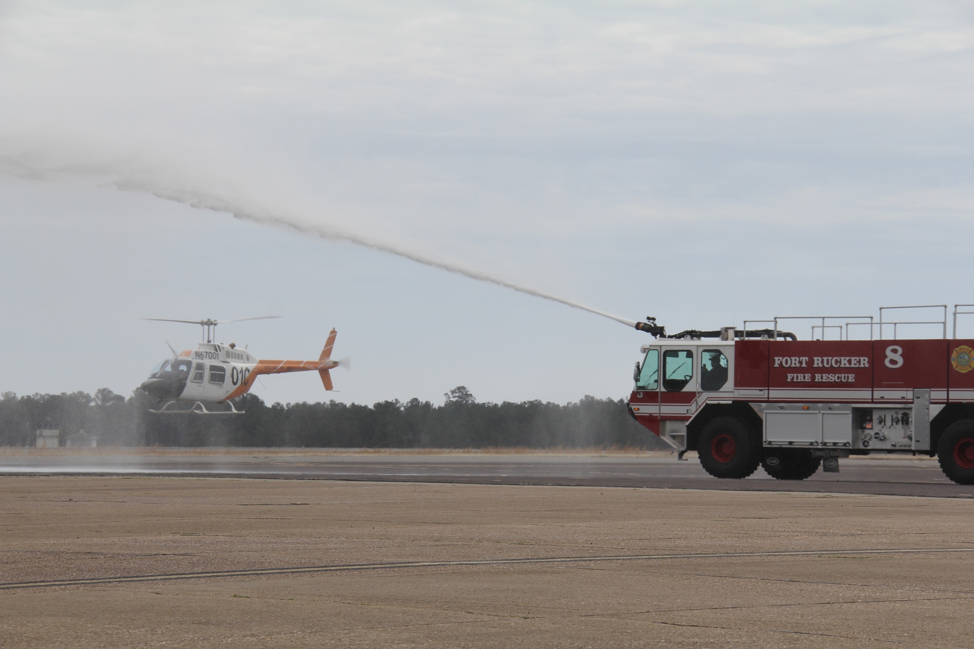 Exército dos EUA aposenta seus helicópteros de treinamento TH-67 Creek ...