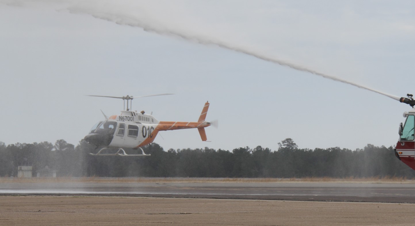 Exército dos EUA aposenta seus helicópteros de treinamento TH-67 Creek ...