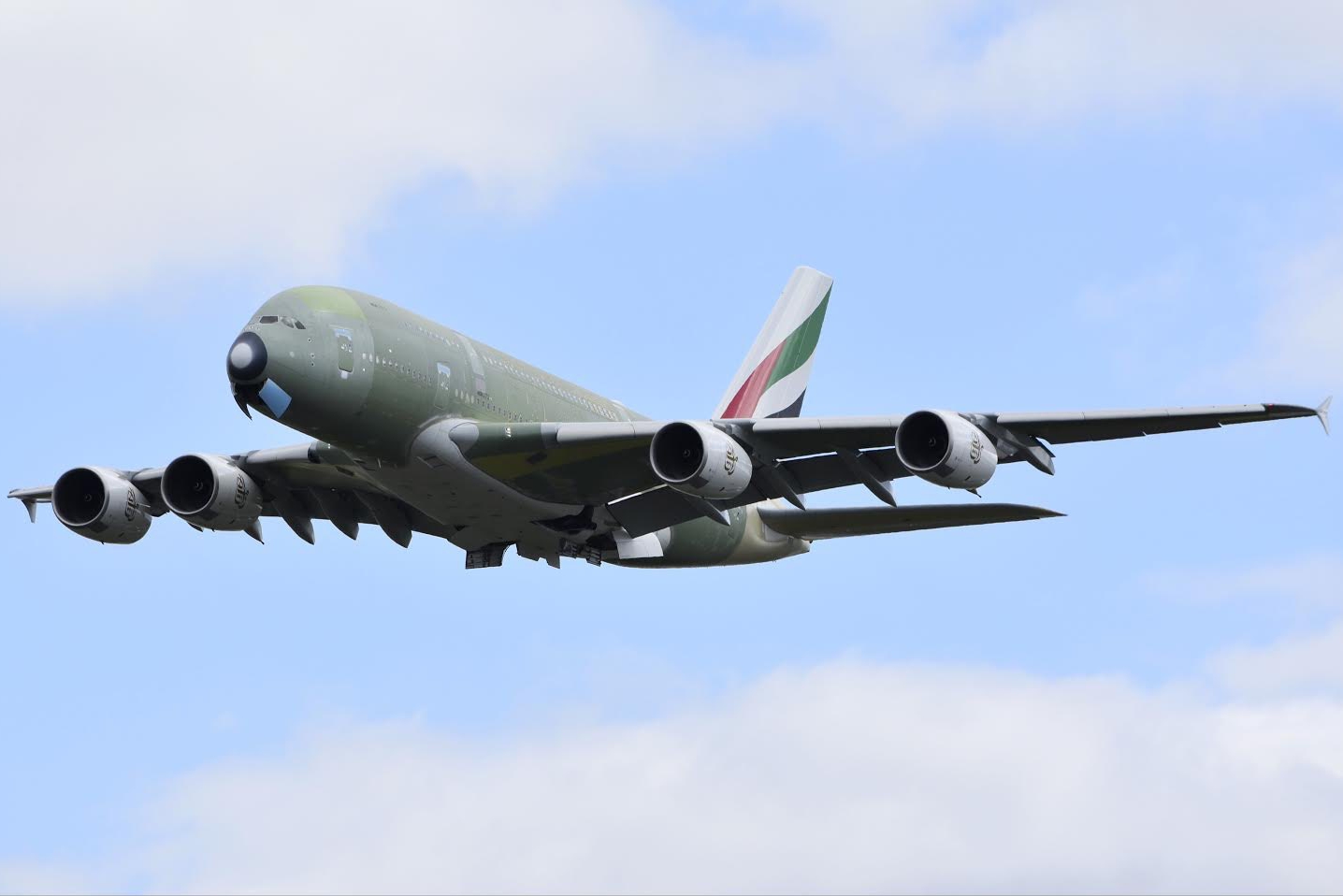 IMAGENS: Último Airbus A380 fabricado decola para seu primeiro voo ...