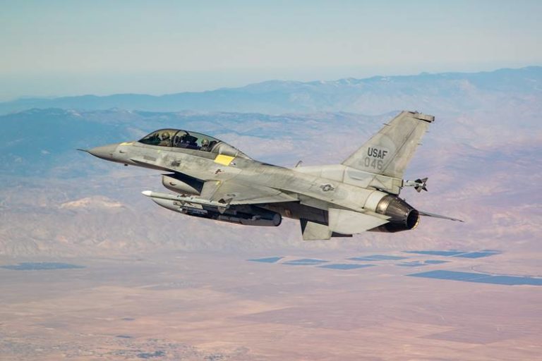 KF-16 coreano é usado para testes da atualização F-16V na Base Aérea de ...