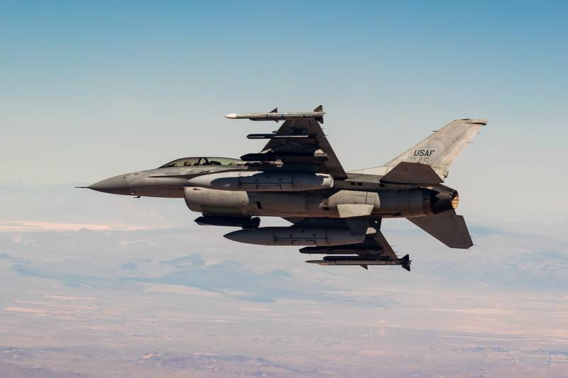 KF-16 coreano é usado para testes da atualização F-16V na Base Aérea de ...