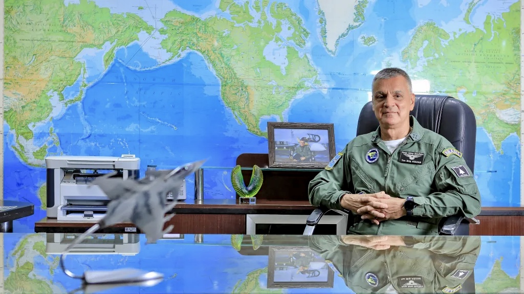 Pilotos da Força Aérea Brasileira iniciam treinamento de conversão na ...