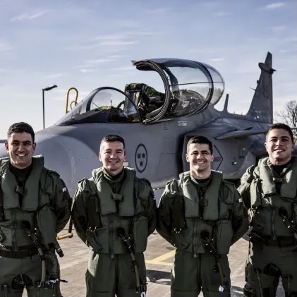 Pilotos da Força Aérea Brasileira iniciam treinamento de conversão na ...