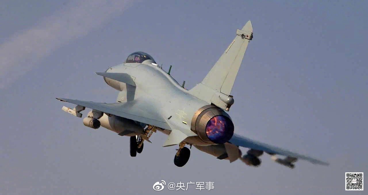 Caça J-10C com motor chinês WS-10 Taihang entra em serviço na Força ...