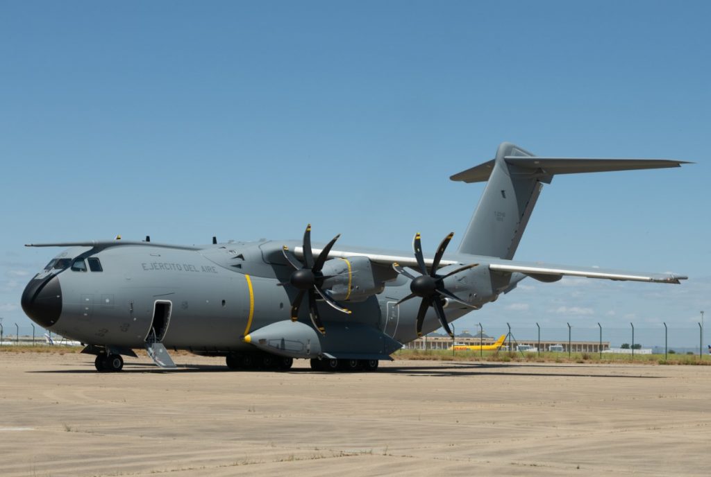 IMAGENS: 100º avião de transporte A400M entregue pela Airbus vai para a ...