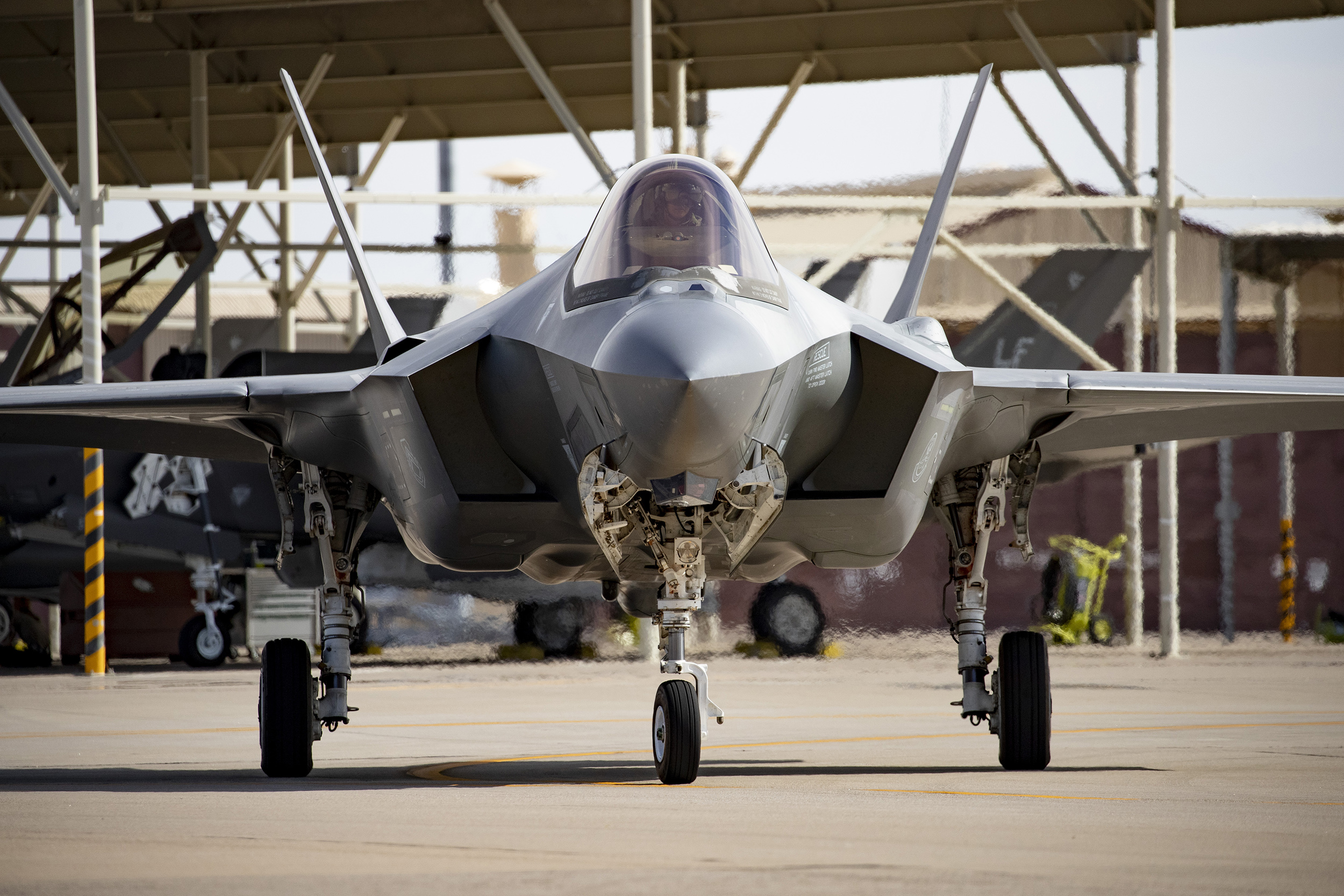 Conheça a primeira piloto de produção e treinamento de F-35 da Lockheed ...