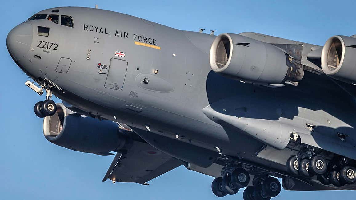 VÍDEO: Veja um C-17 Globemaster III abrir o reverso dos motores em voo ...