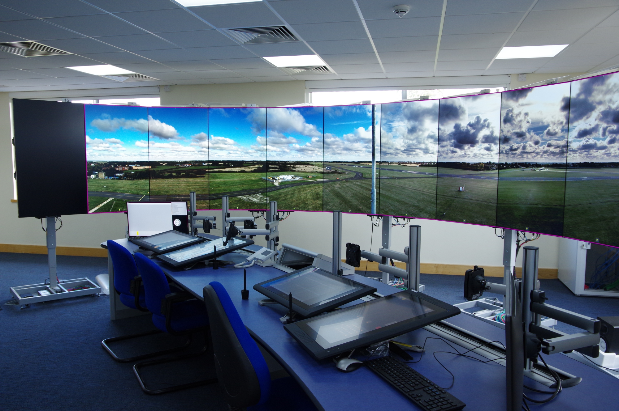 AVIATRADE: Atech e Saab apresentam novas tecnologias para controle de ...