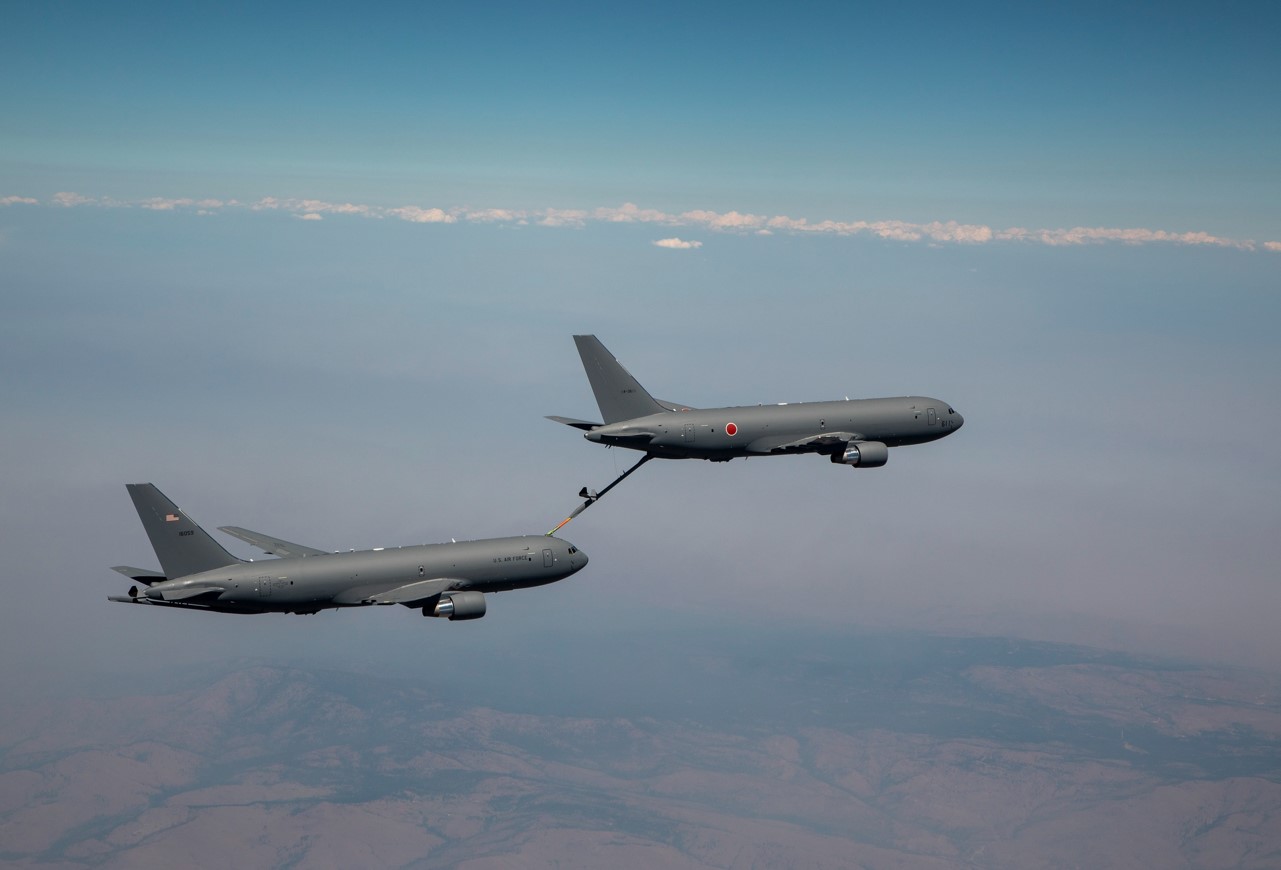 Japão recebe primeiro avião-tanque KC-46A da Boeing