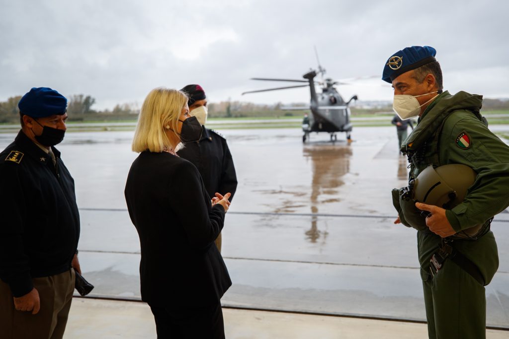 Áustria encomendará 18 helicópteros Leonardo AW169M para suas forças ...